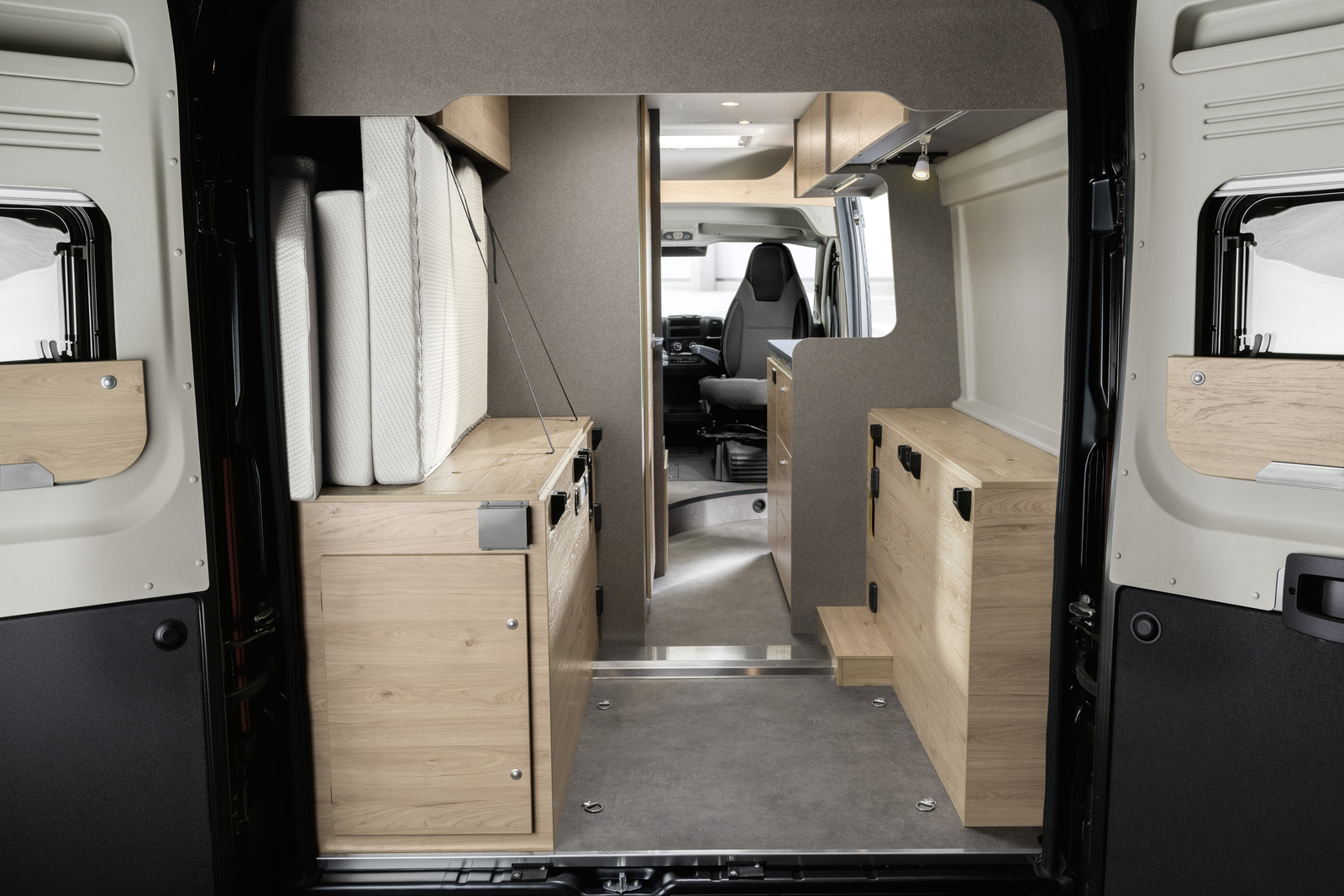 Furgoneta camper Globetrail 600 DS con techo 4/4